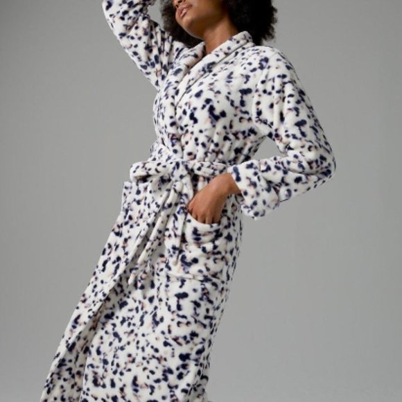 Soma | Intimates & Sleepwear | Nwt Soma Embraceable Plush Long Robe ...